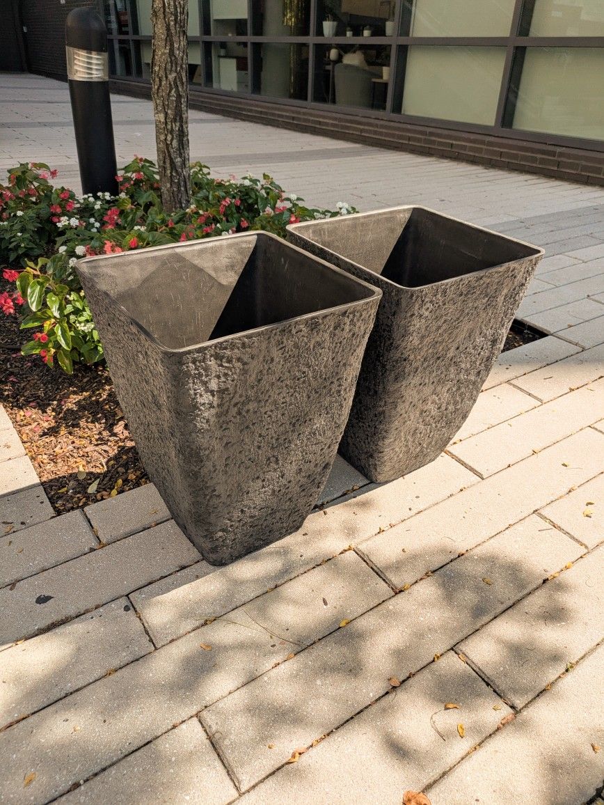 Large Stucco Pattern Planters for Sale in Westlake, MD - OfferUp