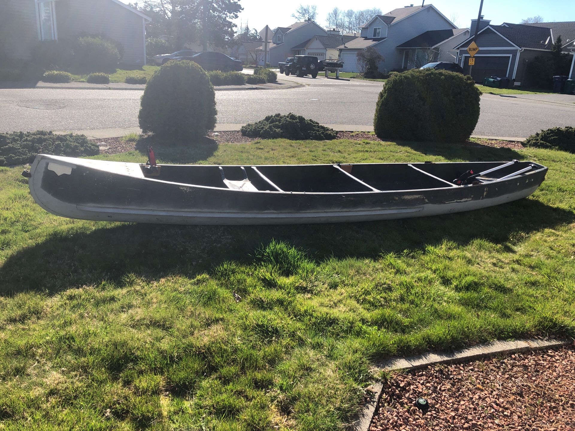 17 foot flat back Grumman Canoe for Sale in Federal Way, WA - OfferUp