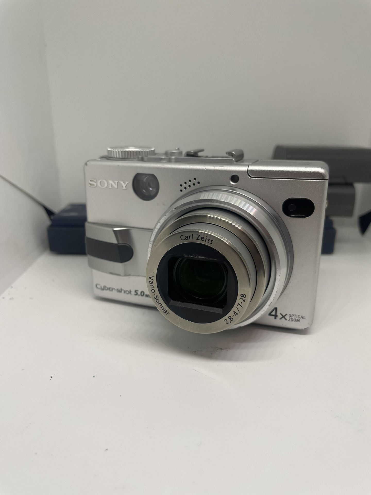 Sony Cyber-shot DSC-V1 5.0MP Night Shot Digital Camera - Silver for ...