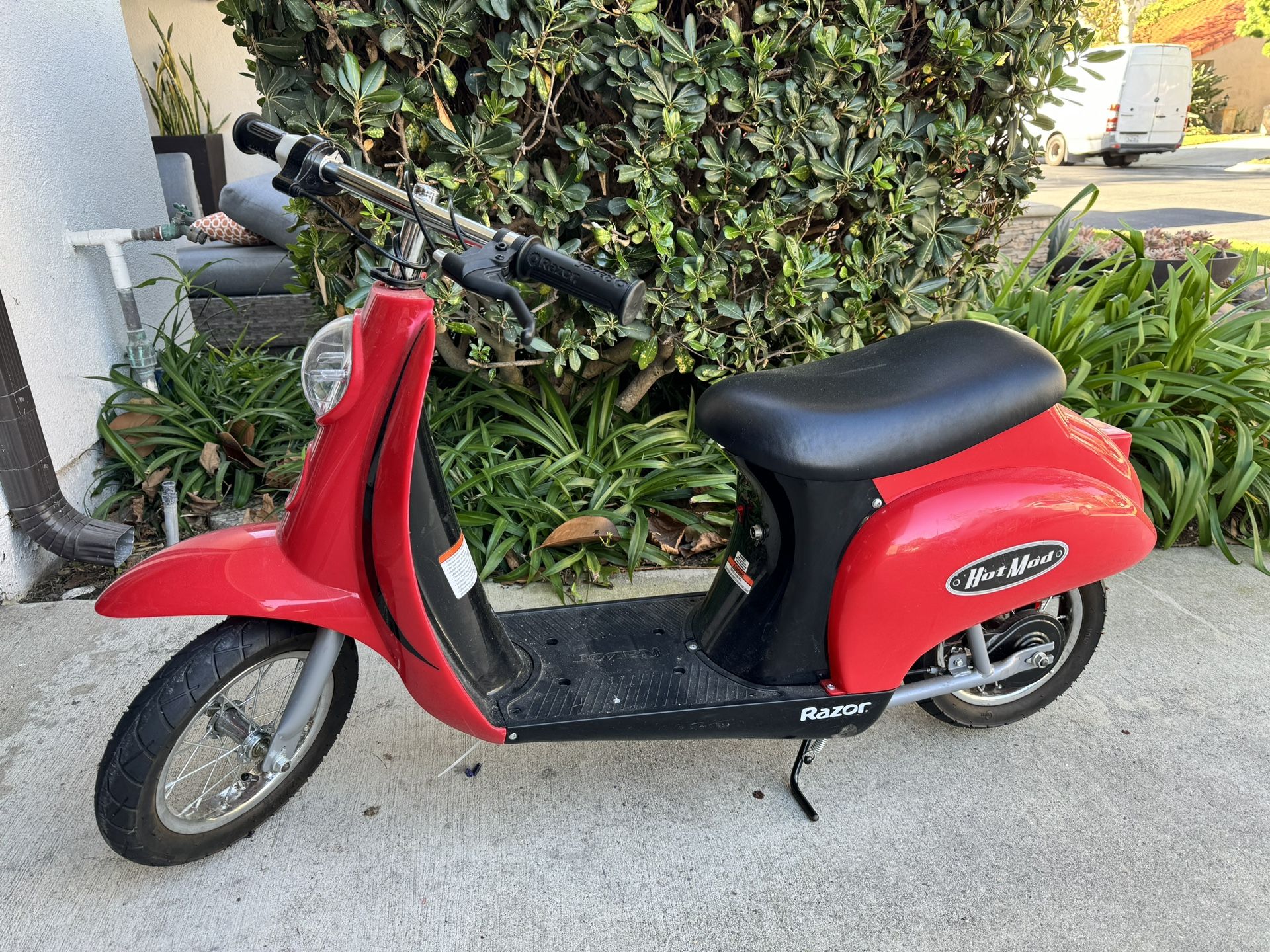 Razor Hot Mod Electric Scooter Moped - New Battery for Sale in Newport ...