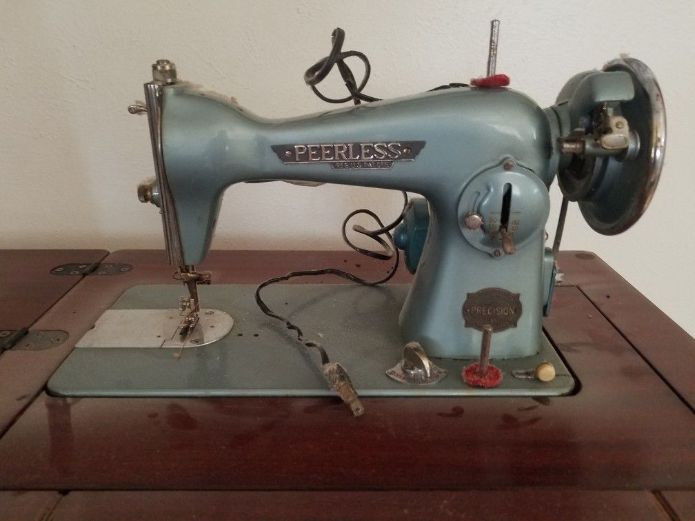 Peerless sewing machine Made in Japan for Sale in Denison, TX - OfferUp