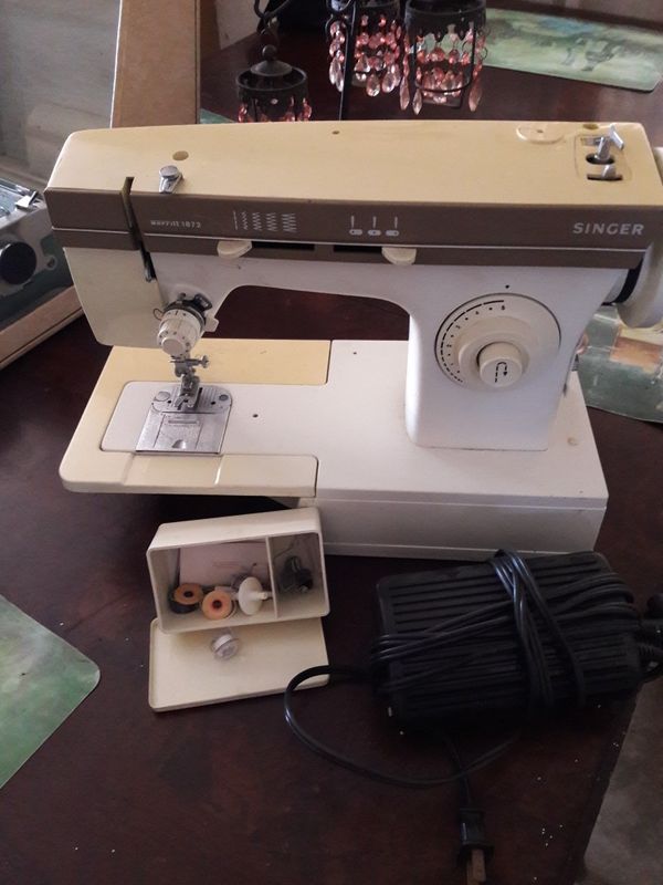 Singer Merritt 1872 Sewing Machine for Sale in Bellflower, CA - OfferUp