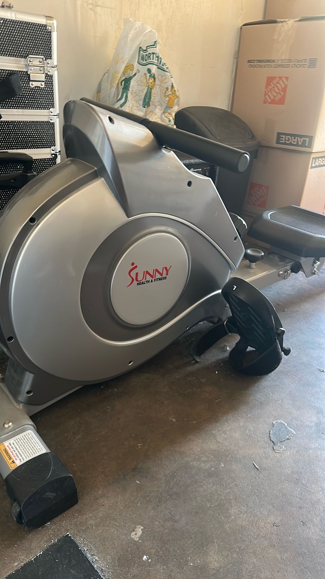 Sunny Rowing Machine for Sale in Bell Gardens, CA - OfferUp