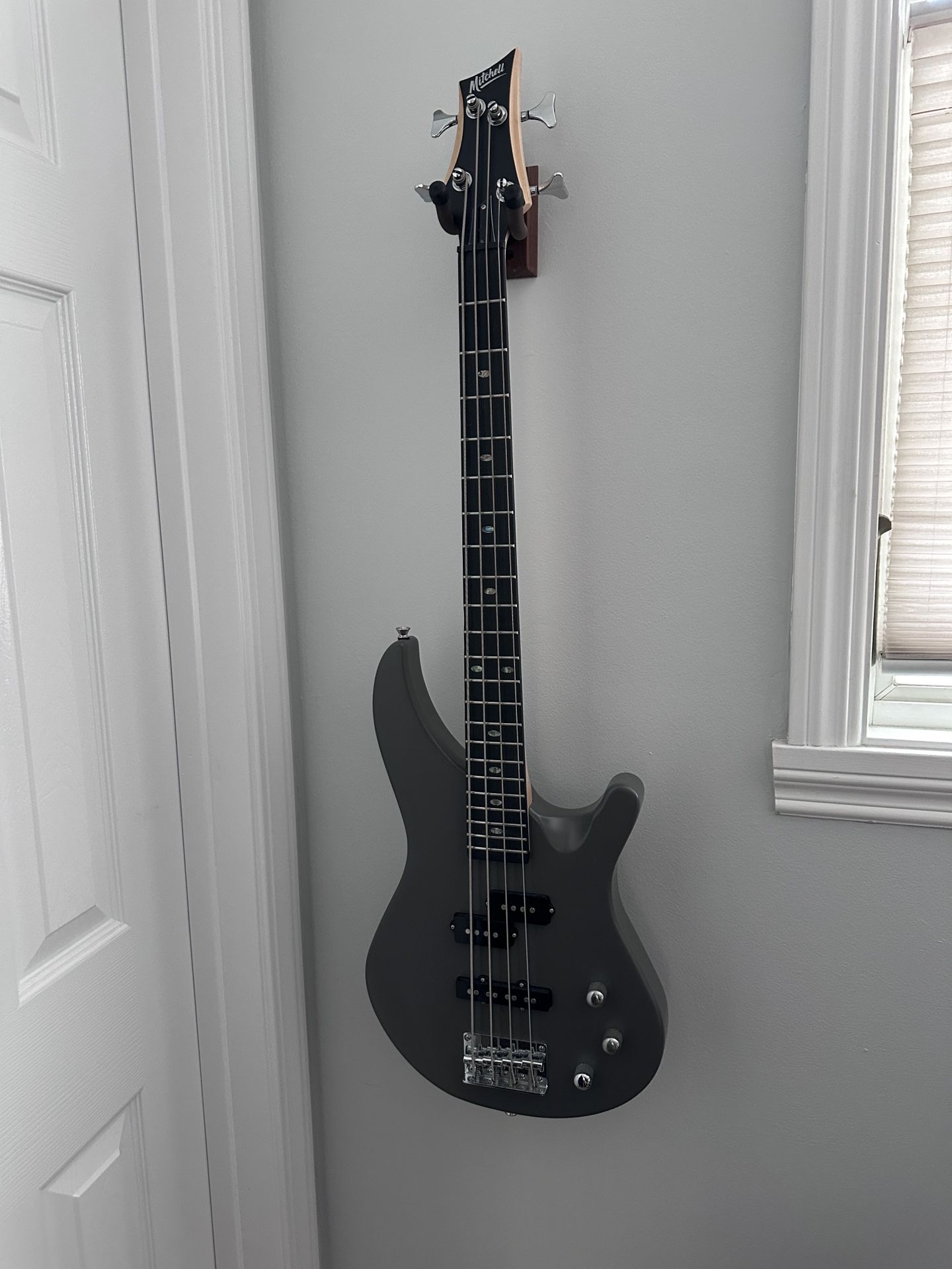 Mitchell MB100 Short-Scale Solidbody Electric Bass Guitar for Sale in ...
