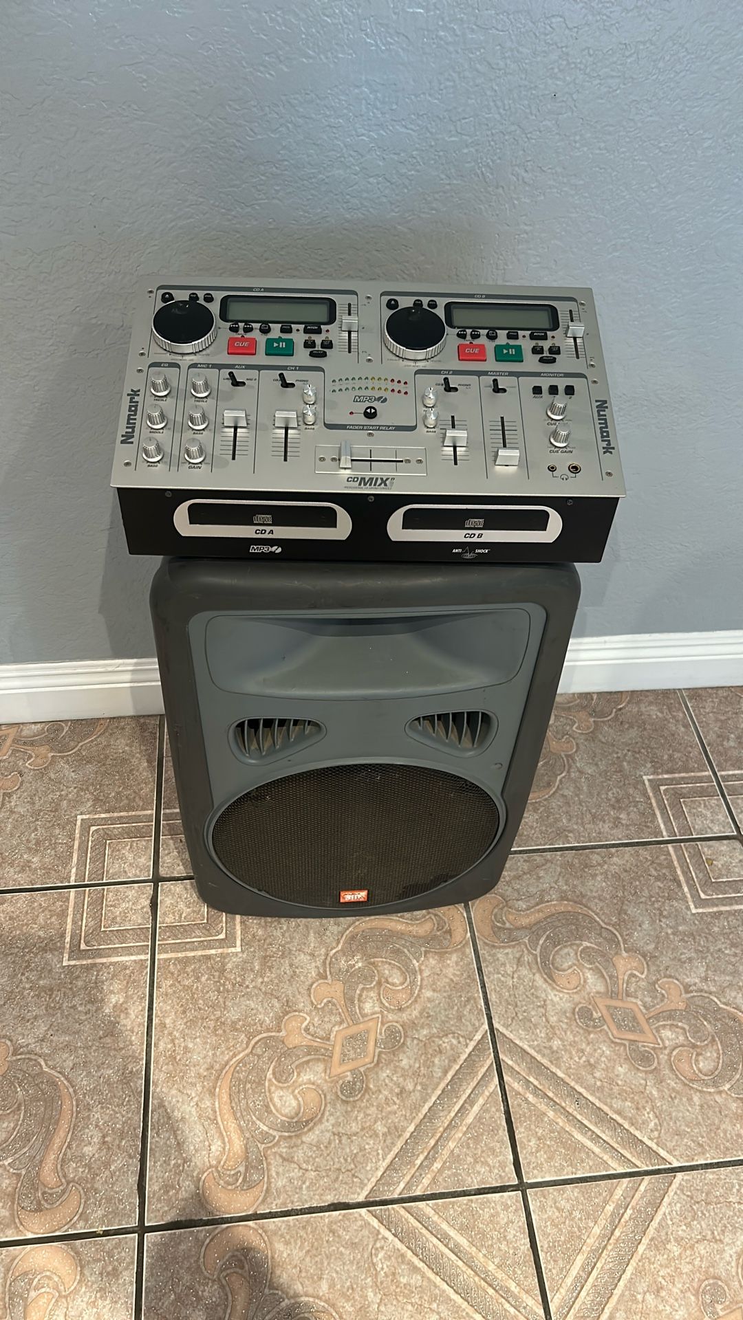 CD Mixer With Speaker for Sale in Fontana, CA - OfferUp