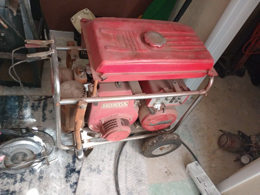 Old School Generator Honda 220 V Or 110 Electric Start for Sale in Las ...