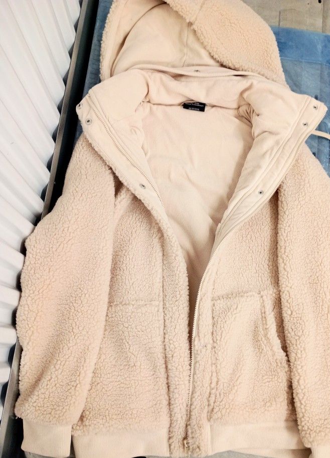 Bear Hug Jacket - Butterscotch 2XL WOMEN for Sale in Tacoma, WA - OfferUp