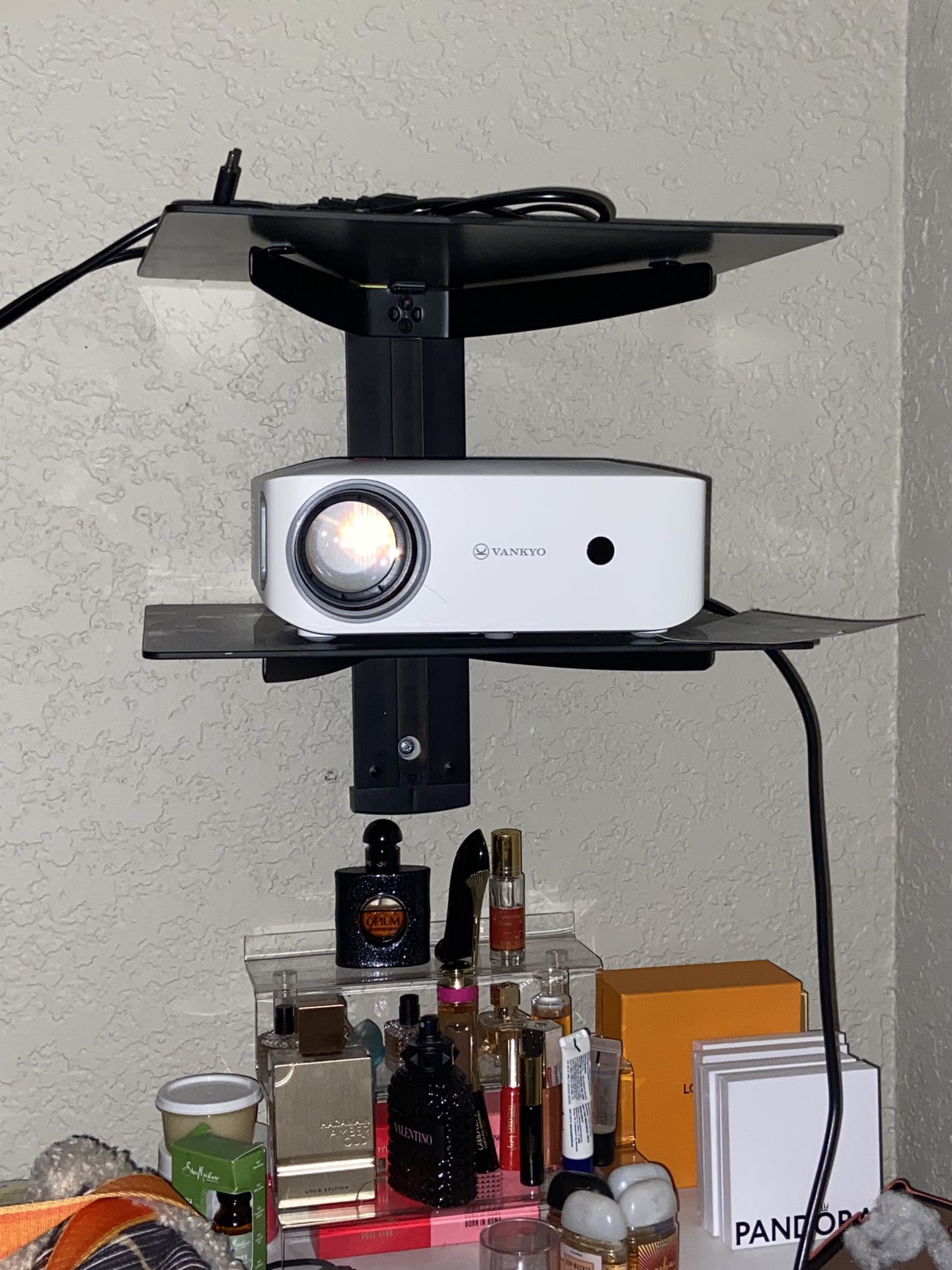 Vankyo HD Touch Screen Projector for Sale in Nashville, TN - OfferUp