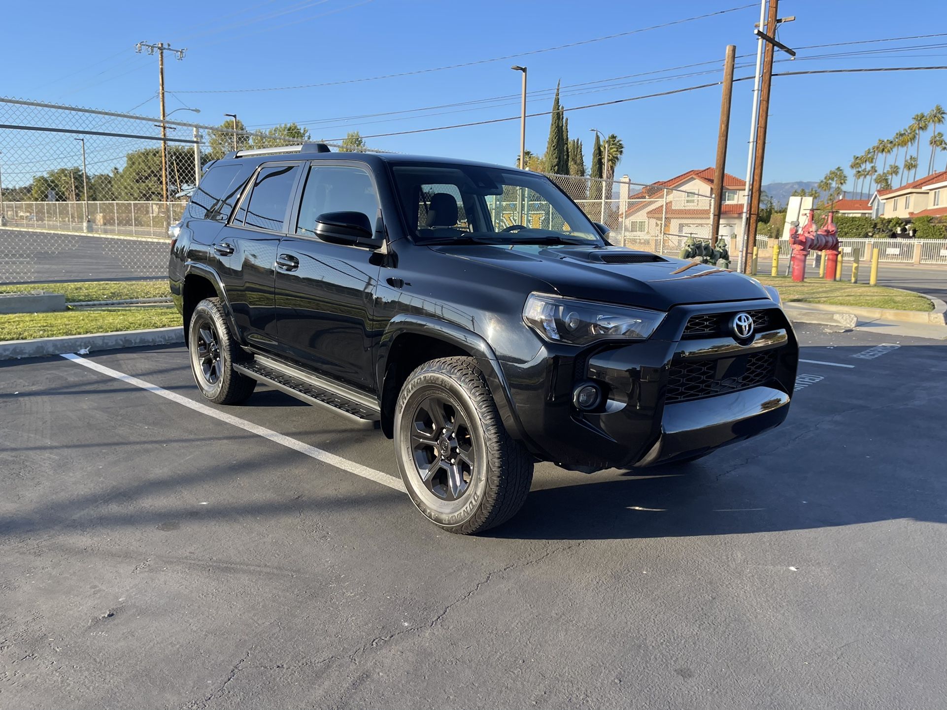 2020 Toyota 4Runner 4x4 with 3rd Row for Sale in Los Angeles, CA - OfferUp