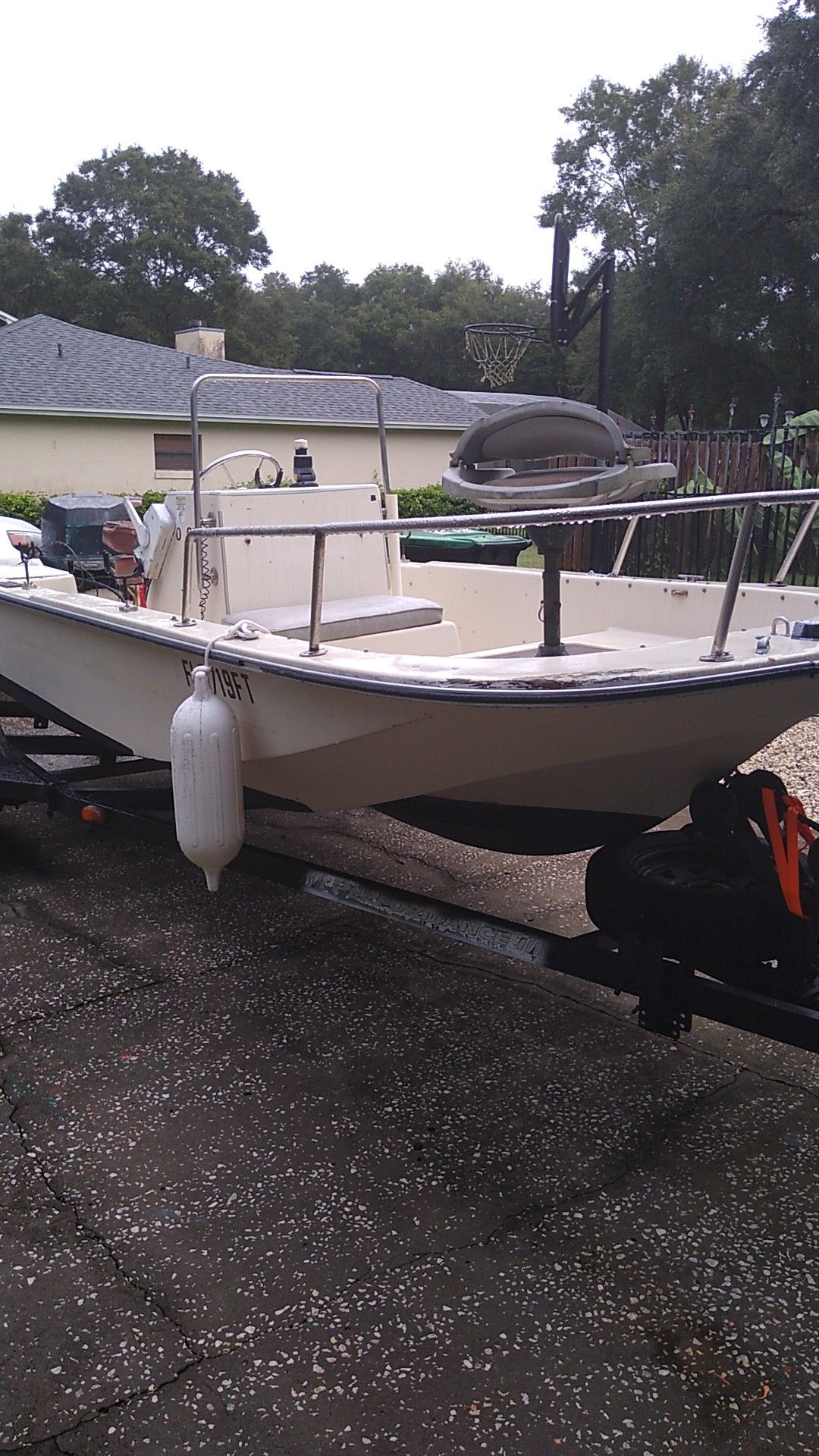 1989 16 ft center console for Sale in Orlando, FL - OfferUp