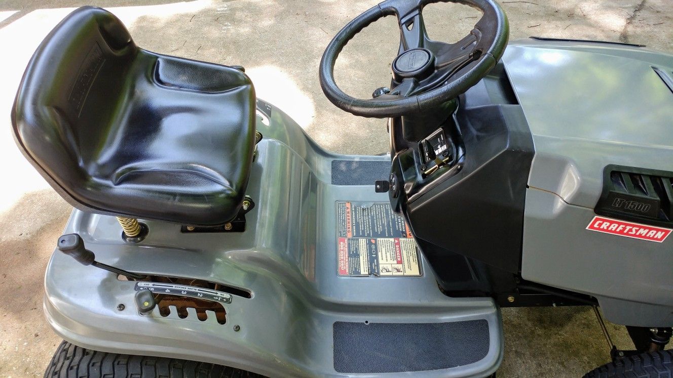 EXCELLENT Craftsman LT1500 mower for Sale in Powdersville, SC - OfferUp