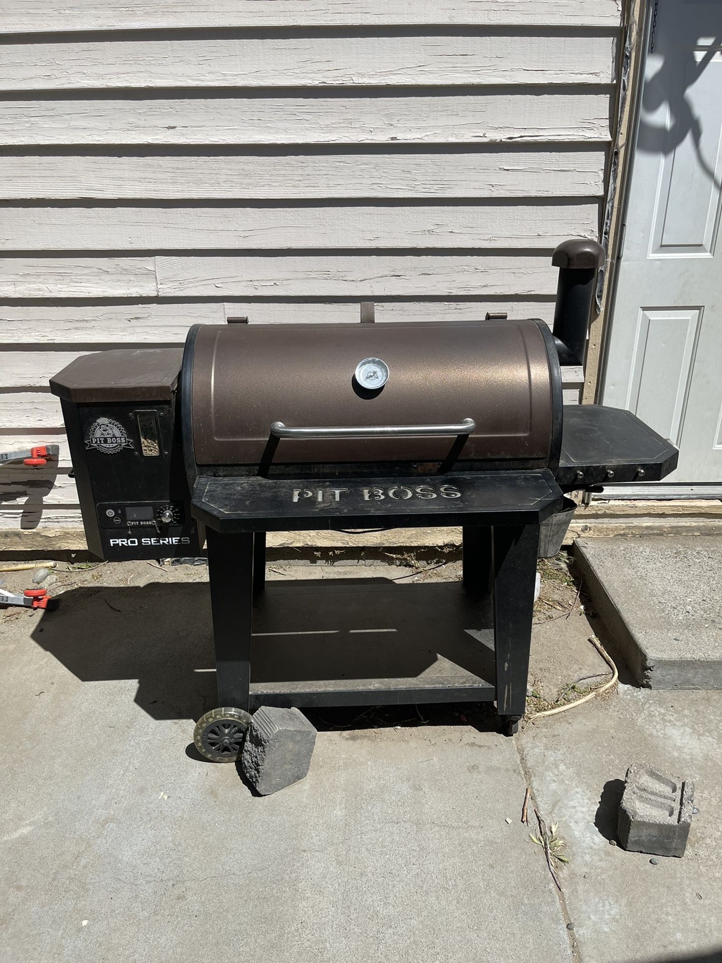 Pit Bosses Pro Series PB1100PS1 Pellet Grill for Sale in Kennewick, WA ...