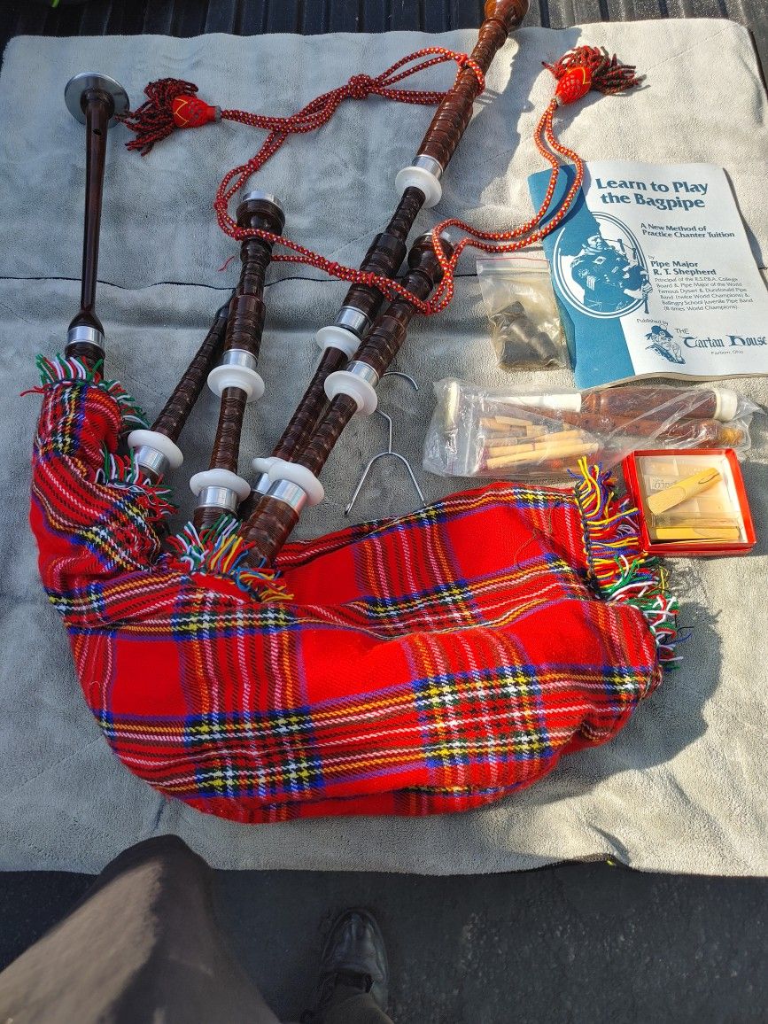 Bagpipes for Sale in Lancaster, CA - OfferUp