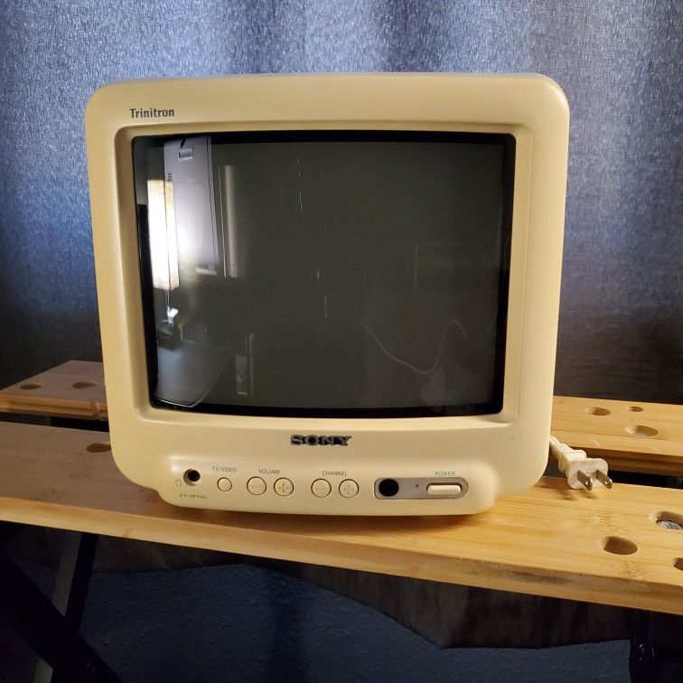 Sony Trinitron 9" CRT TV for Sale in Sacramento, CA - OfferUp