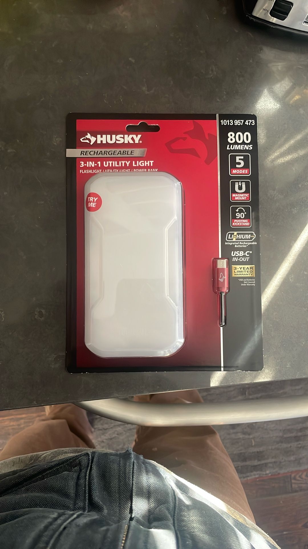 Husky three and one utility light 800 lm for Sale in Monona, WI - OfferUp