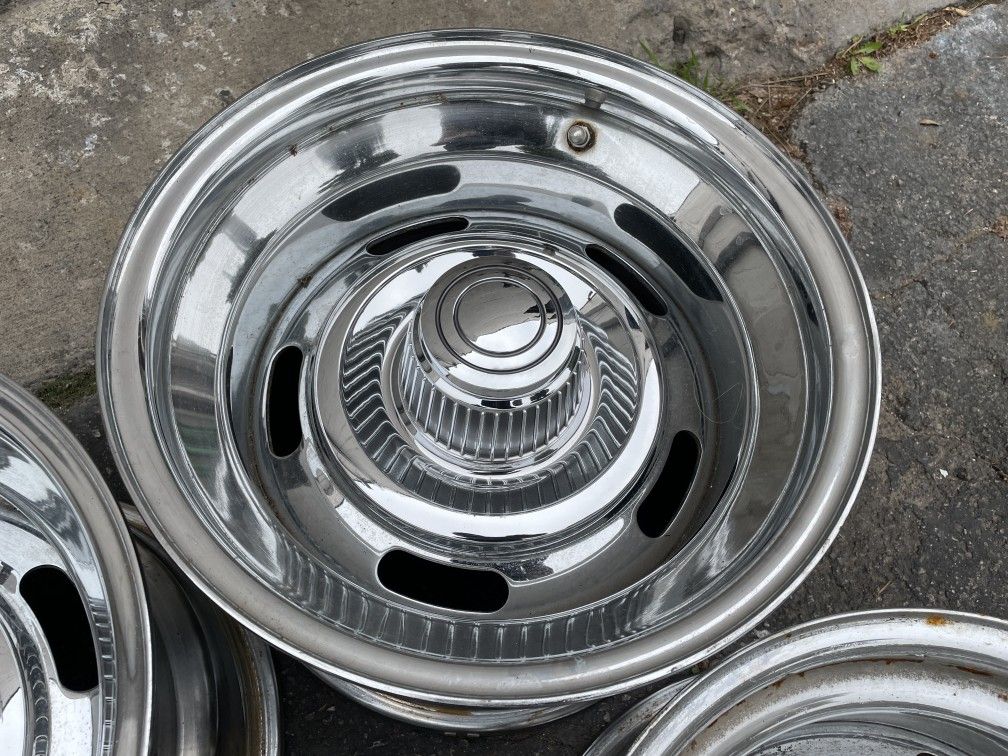 Staggered 15 inch chrome rally rims with caps. 5 lugs. 15x8 and 15x10 ...