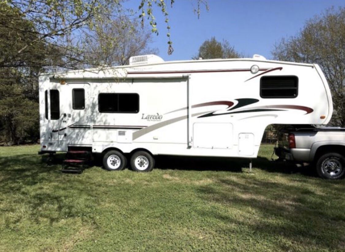 2004 Keystone Laredo 5th Wheel 25RL for Sale in Fountain Inn, SC - OfferUp