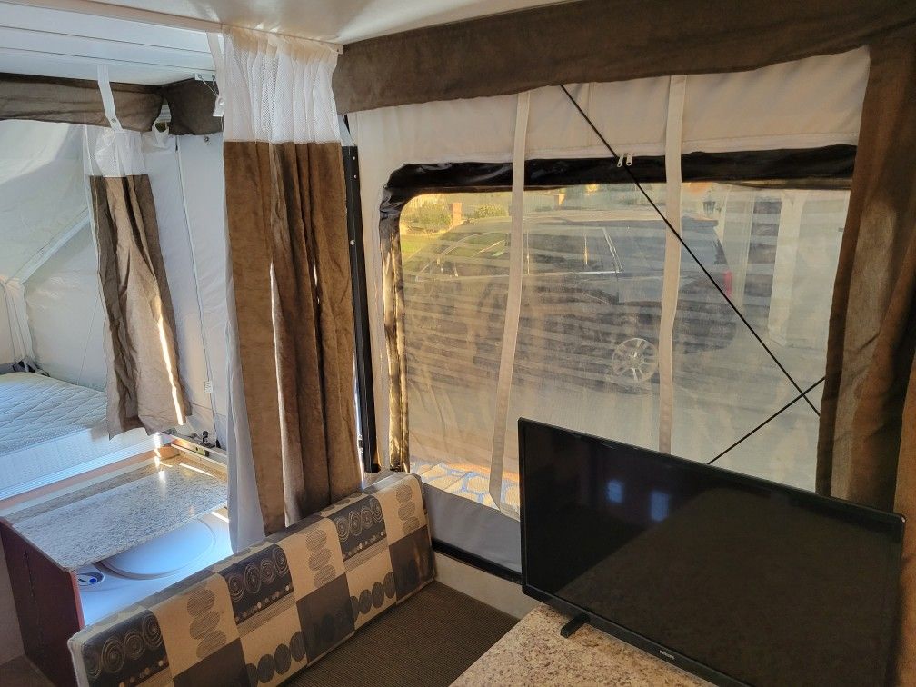 Pop UP trailer for Sale in Quartz Hill, CA - OfferUp