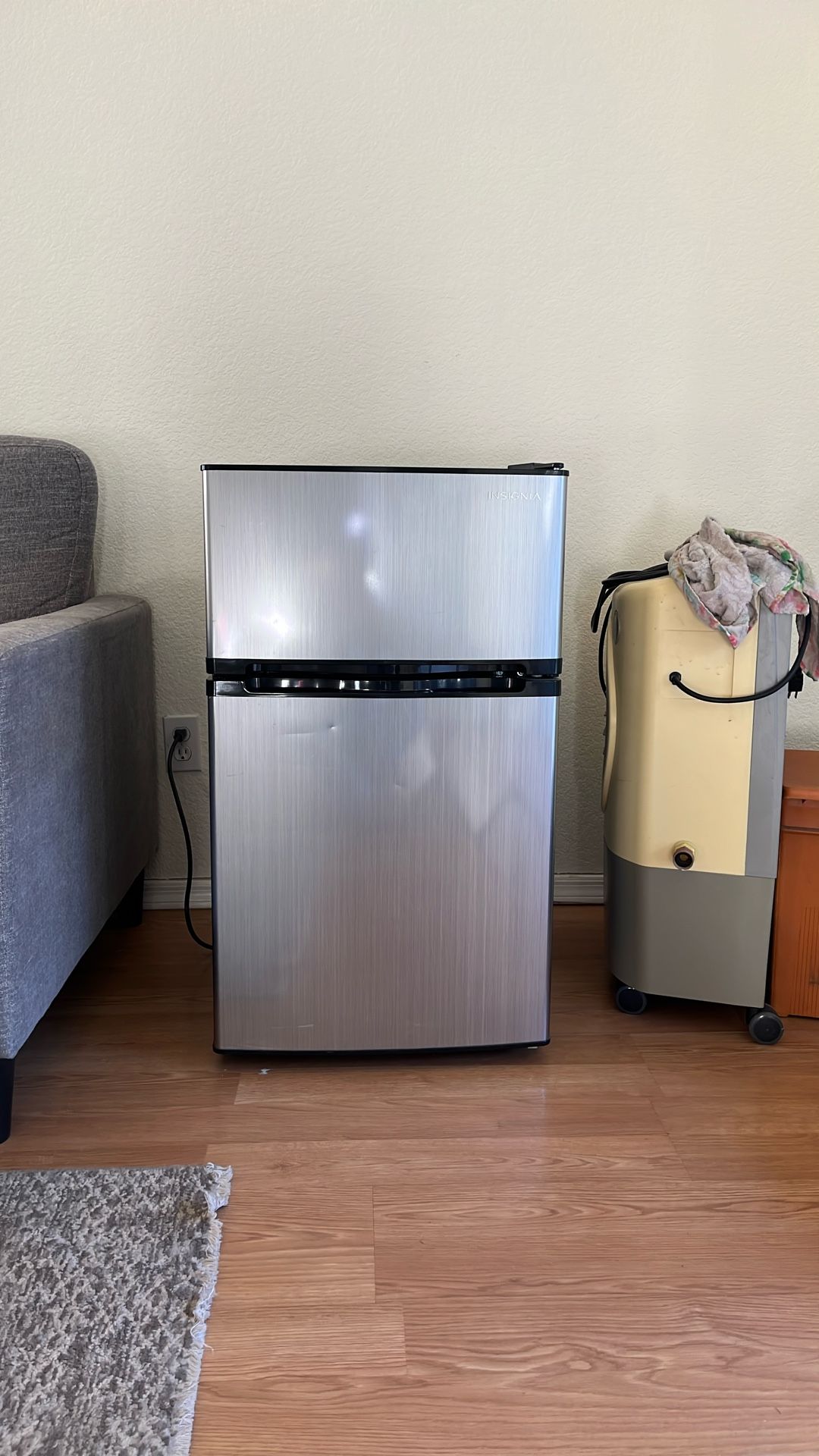 Insignia, mini fridge and freezer for Sale in Mesa, AZ - OfferUp