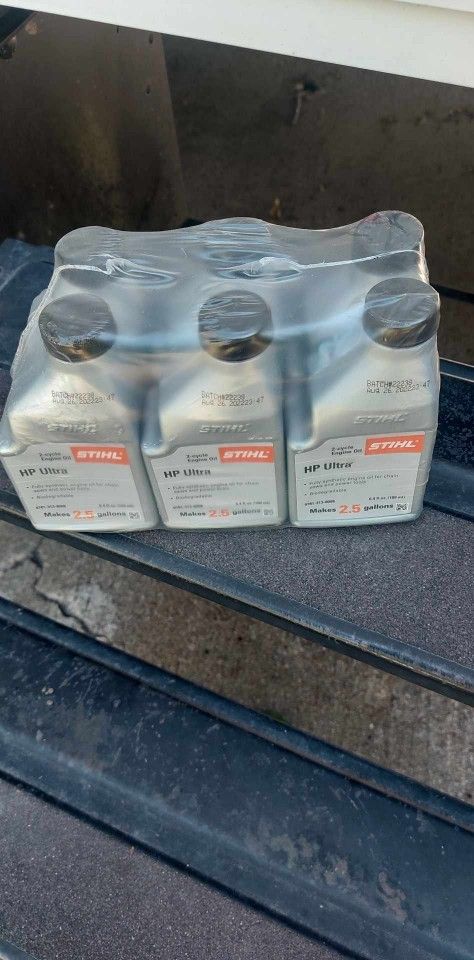 Stihl 6 Pack Oil Mix for Sale in Saint James, MO - OfferUp