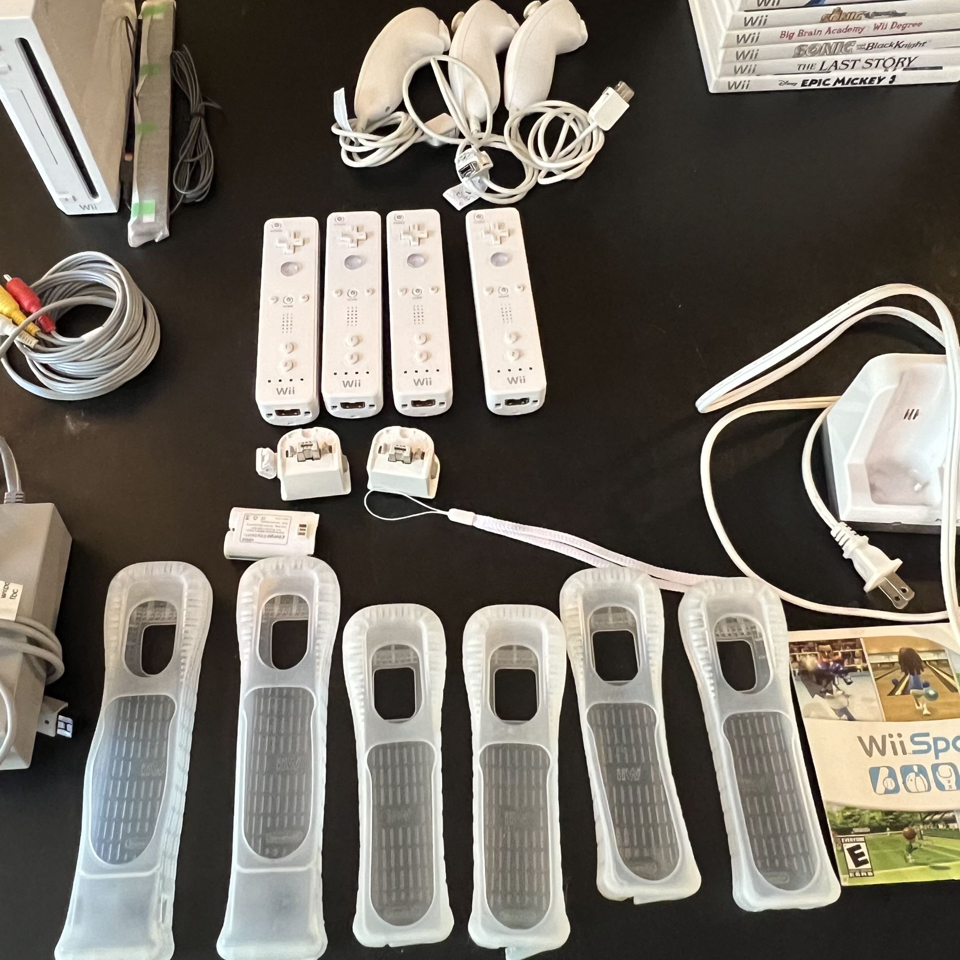 Nintendo Wii Complete Bundle - 4 Controllers, 10 Games, and More! for ...
