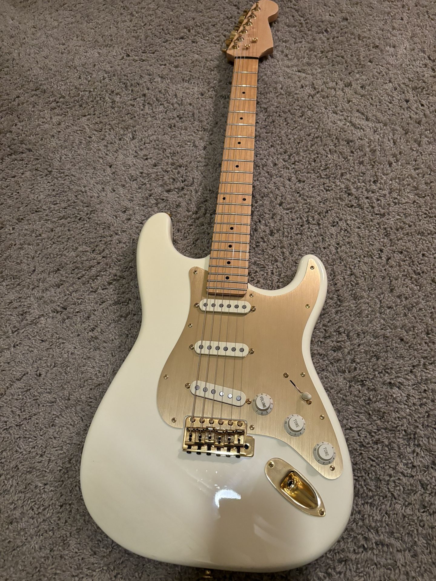 Strat Custom Cream White With Gold Pickguard & Hardware for Sale in ...