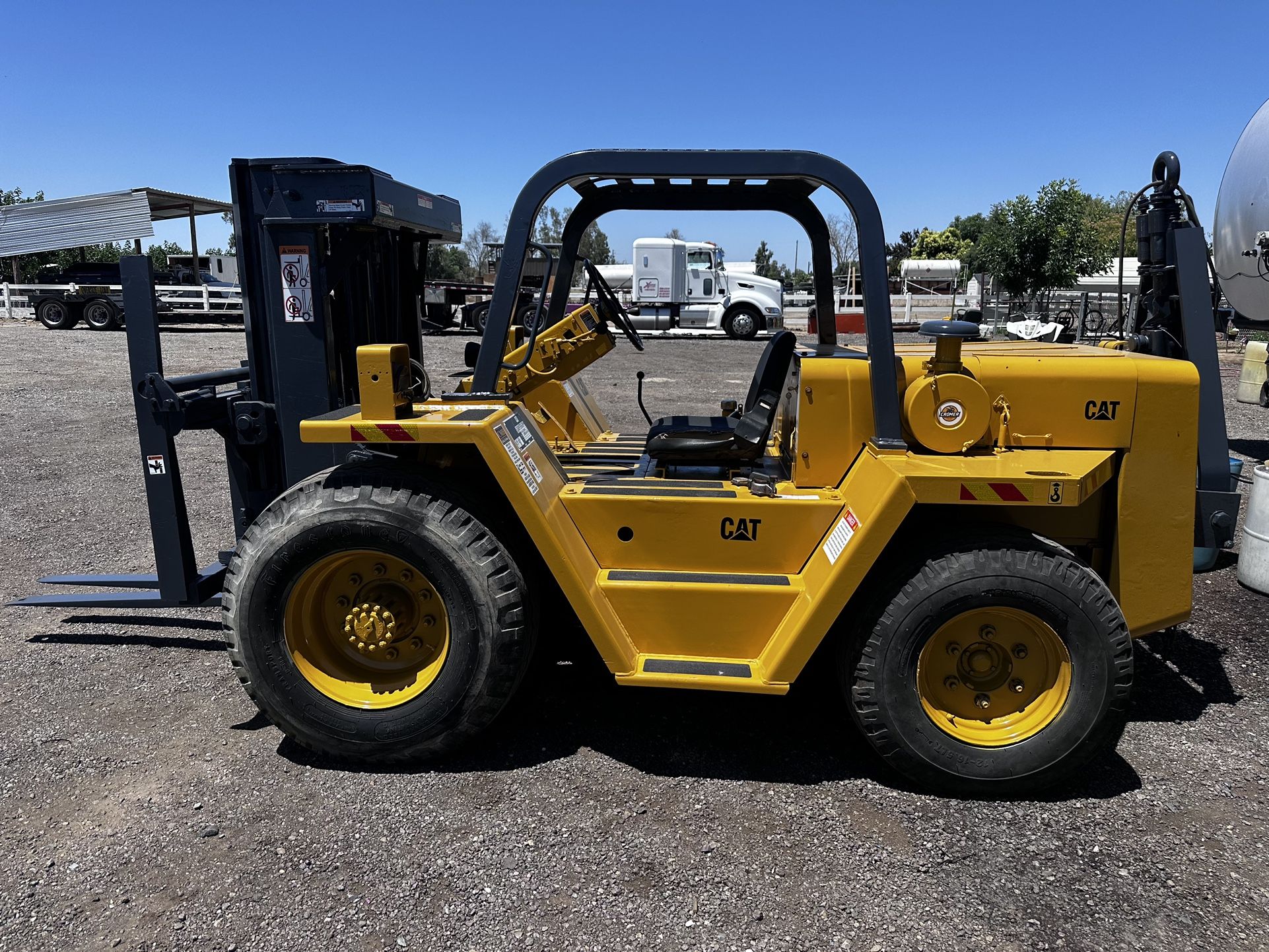1999 Caterpillar RC60 Rough terrain FORKLIFT for Sale in Los Angeles ...