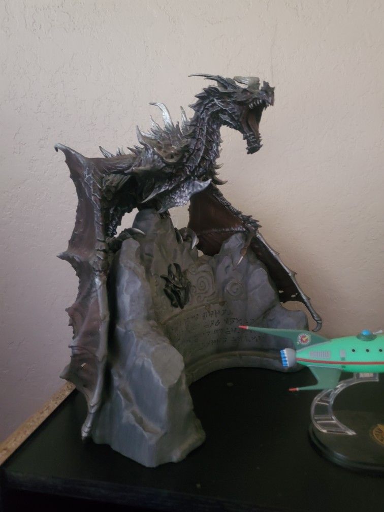 Alduin Statue Skyrim Collectors Figurine for Sale in Clovis, CA - OfferUp