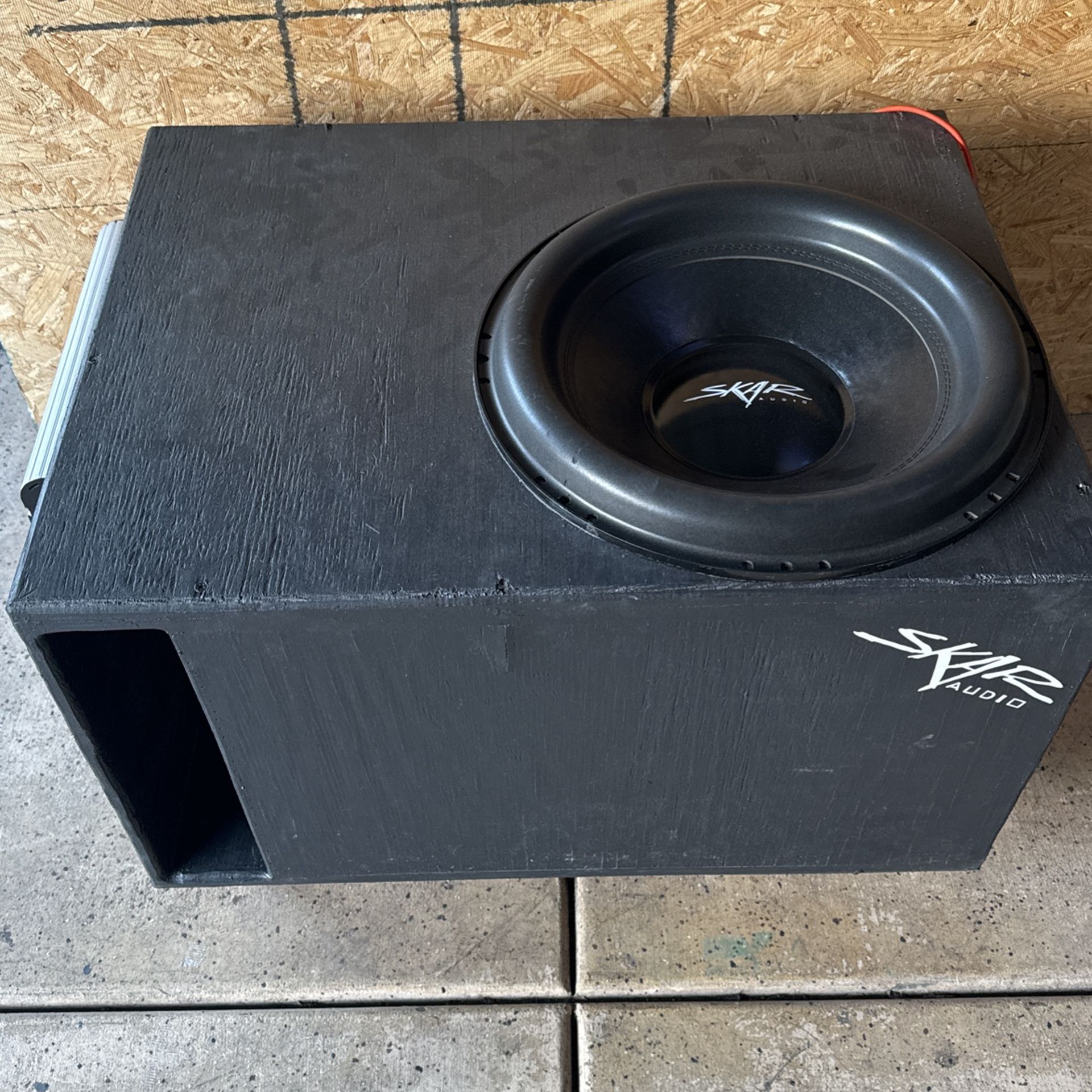 Skar Audio 18’ W Custom Box for Sale in Glendale, AZ - OfferUp