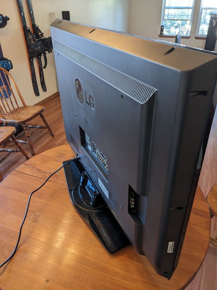 42in LG Flat Screen TV w/ Two HDMI Ports for Sale in Lacey, WA - OfferUp