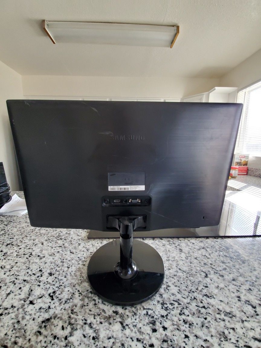 Samsung Computer Monitor. 2 tablets. for Sale in Phoenix, AZ - OfferUp