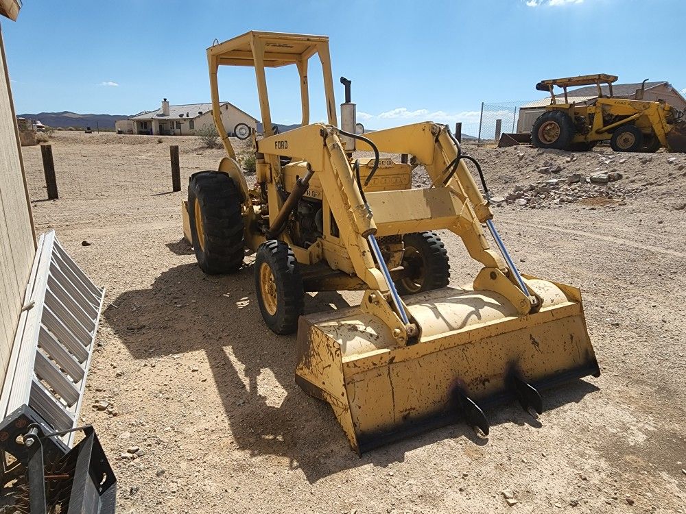 4500 FORD INDUSTRIAL TRACTOR for Sale in Helendale, CA - OfferUp