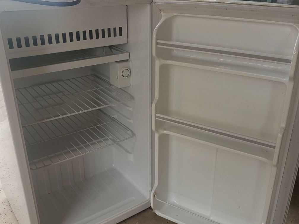 Mini Fridge for Sale in Mesa, AZ - OfferUp