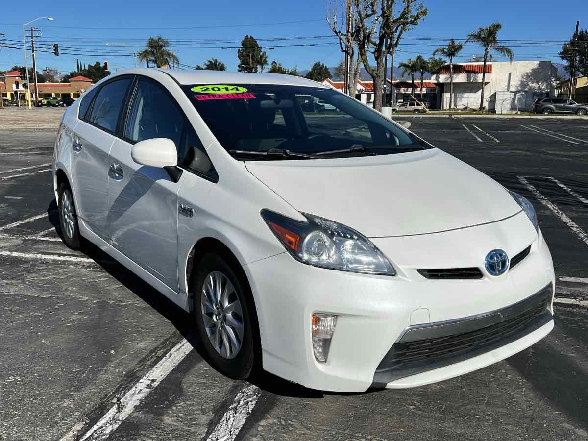 2014 Toyota Prius Plug-In for Sale in Colton, CA - OfferUp