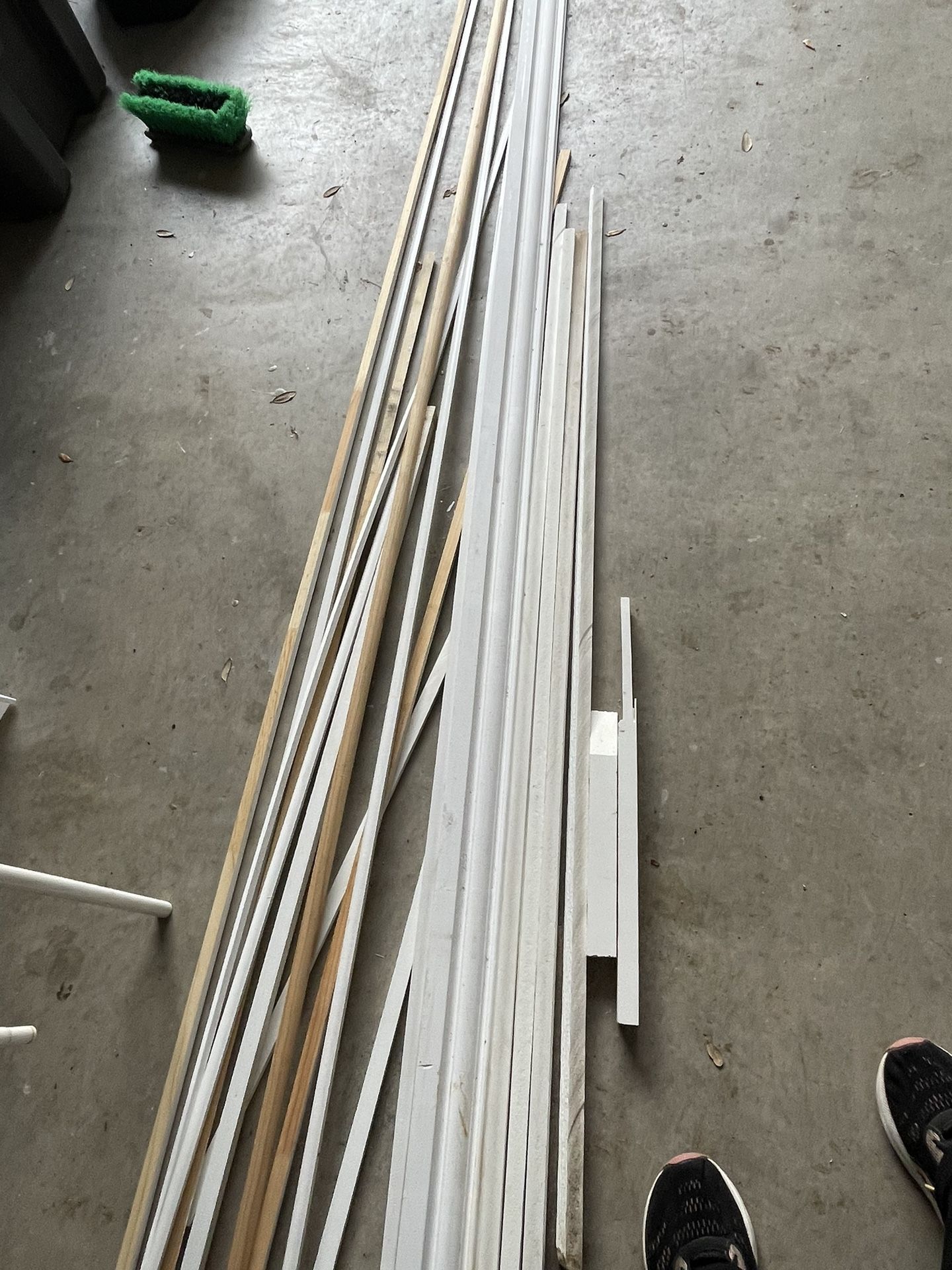Free Shoe Molding & Misc Trim & PVC for Sale in San Antonio, TX - OfferUp