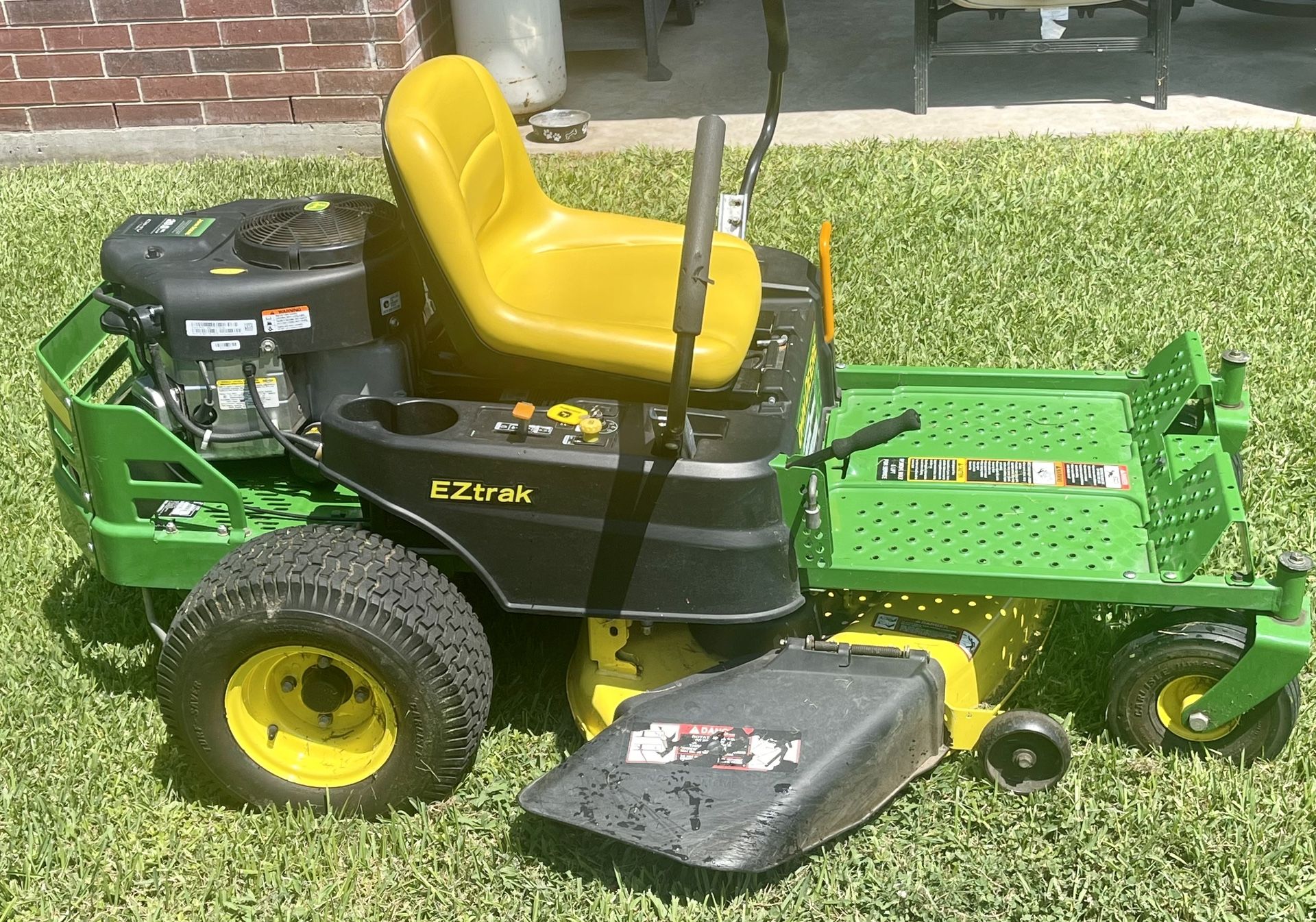 John Deere Z235 42" Zero Turn Mower w/ Briggs 20HP V-Twin - Jersey ...