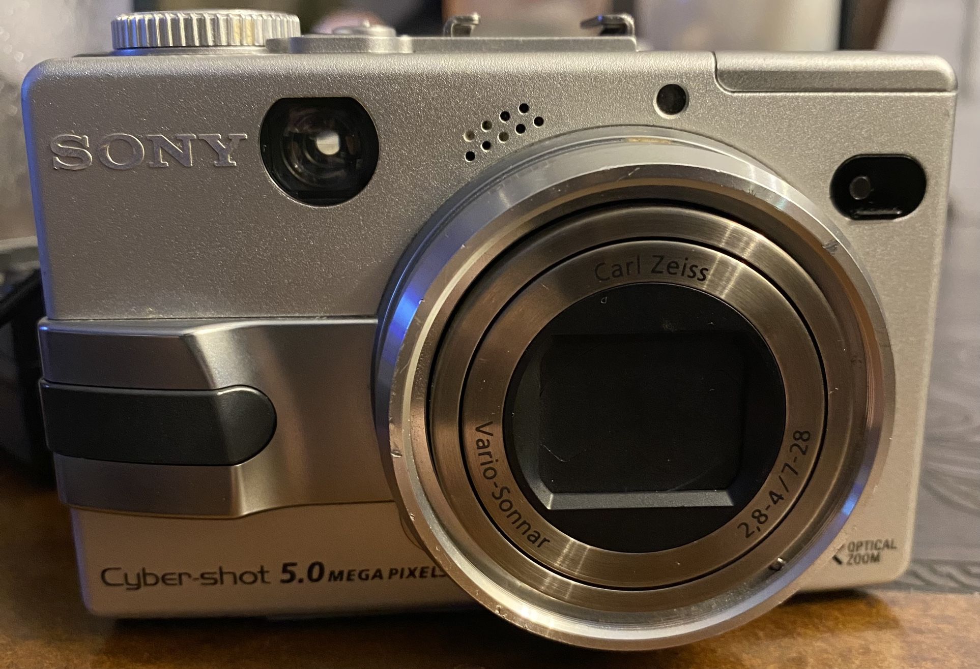 Sony Cybershot DSC-V1 5.0MP Compact Digital Camera Silver for Sale in ...