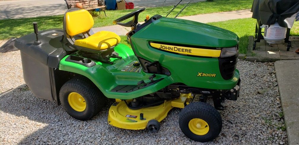 John deere X300R Tractor for Sale in Joliet, IL - OfferUp