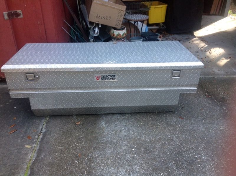 Tractor Supply TSC aluminum truck tool box. 19" high, 60" wide, 27 ...