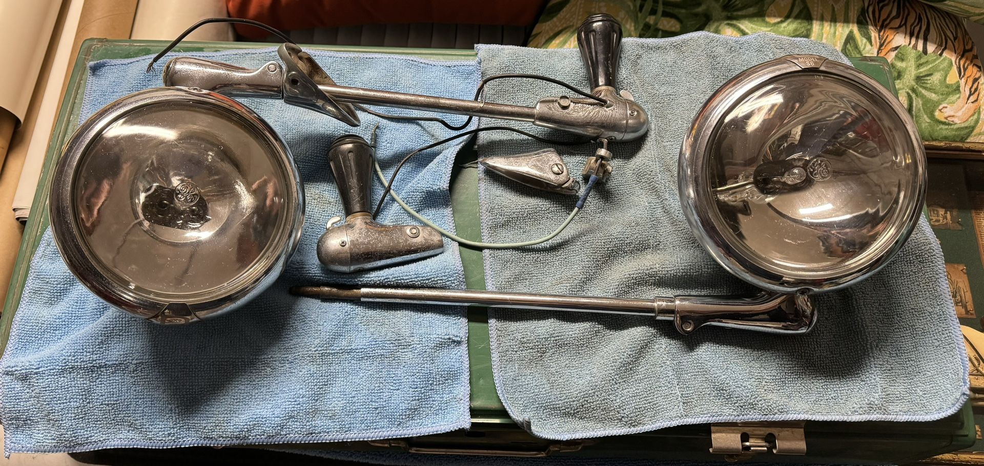 Pair of Vintage Unity Mfg Model S6 Spotlights for Sale in Highland, CA ...