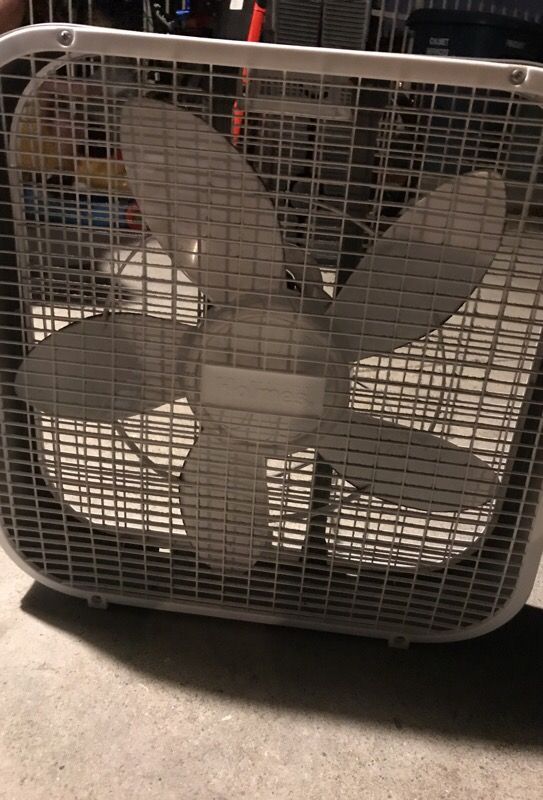 Holmes box fan for Sale in Bellflower, CA - OfferUp