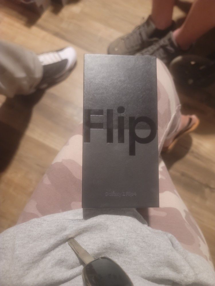 Samsung Flip 4 128gb for Sale in Glendora, CA - OfferUp