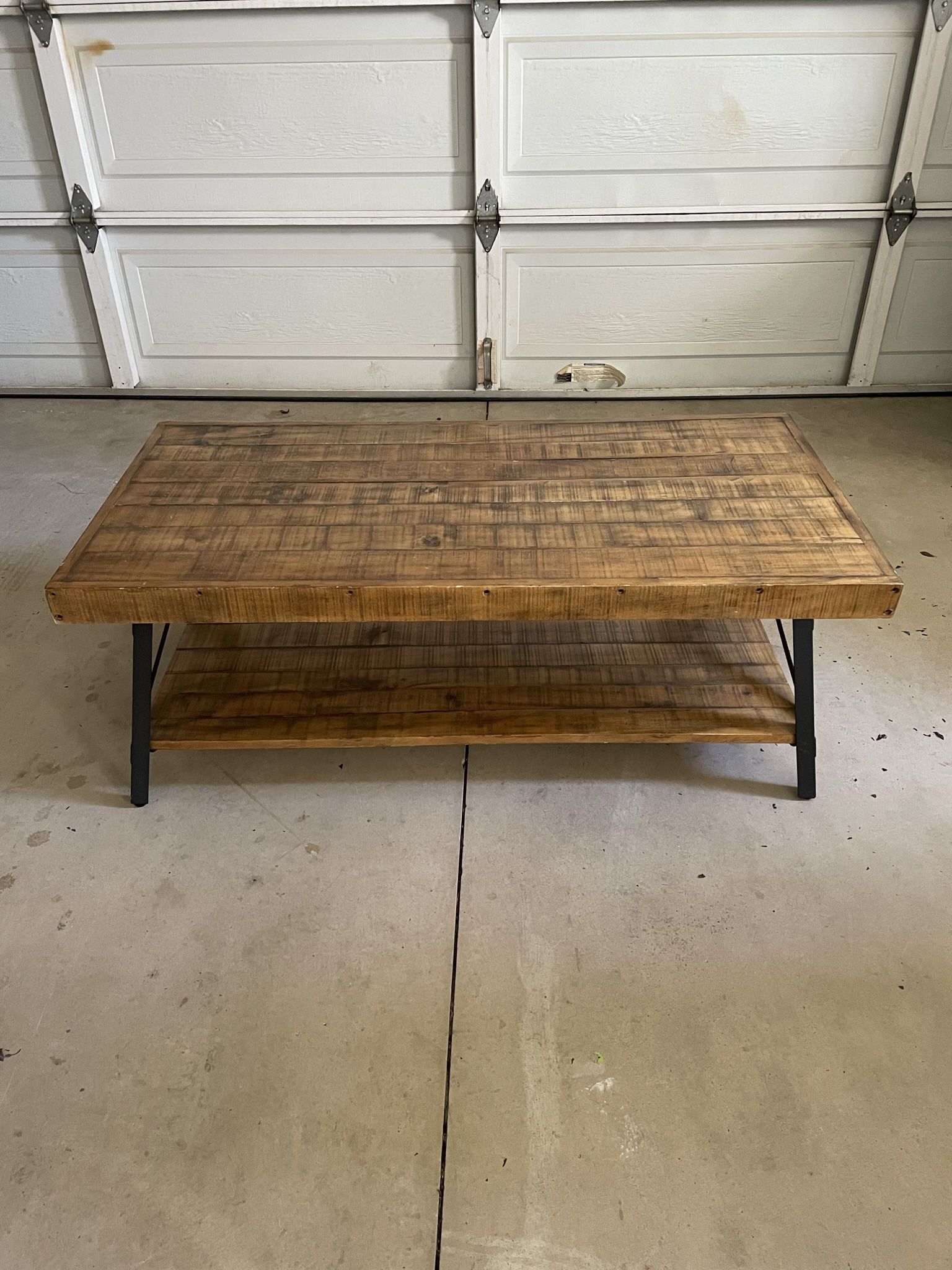 Rustic Style Coffee Table for Sale in Murrieta, CA - OfferUp