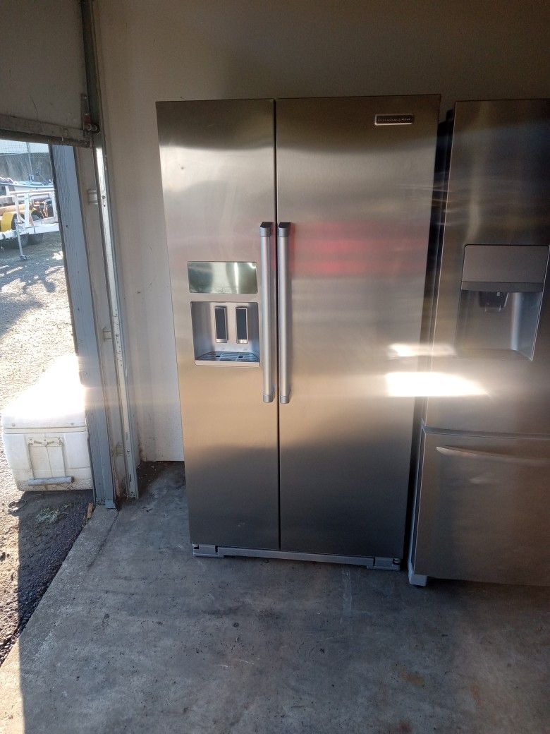 25 Cubic Foot KitchenAid Side By Side Stainless Steel Water And Ice To ...