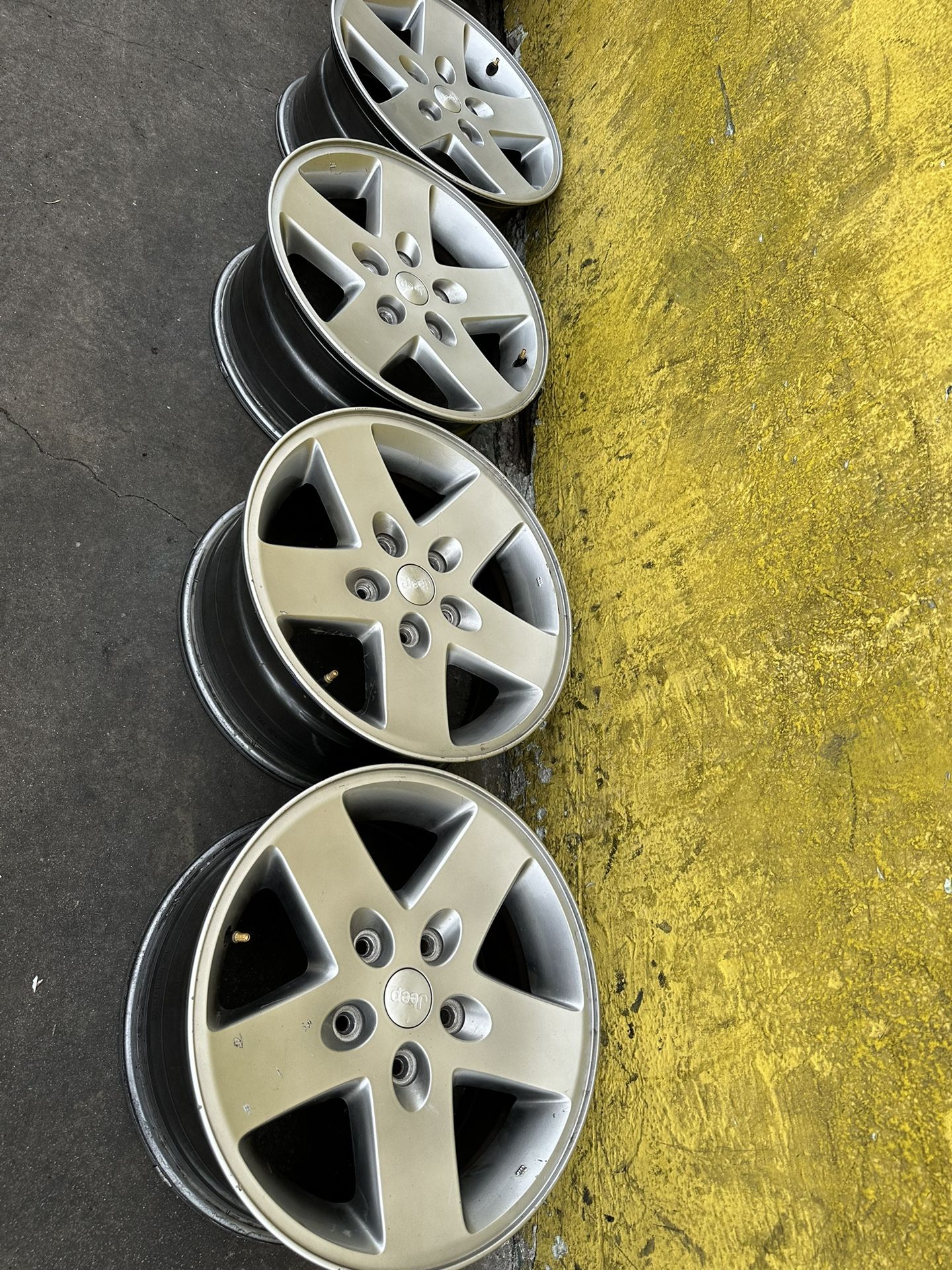 Jeep Rims 17” for Sale in Lakewood, CA - OfferUp