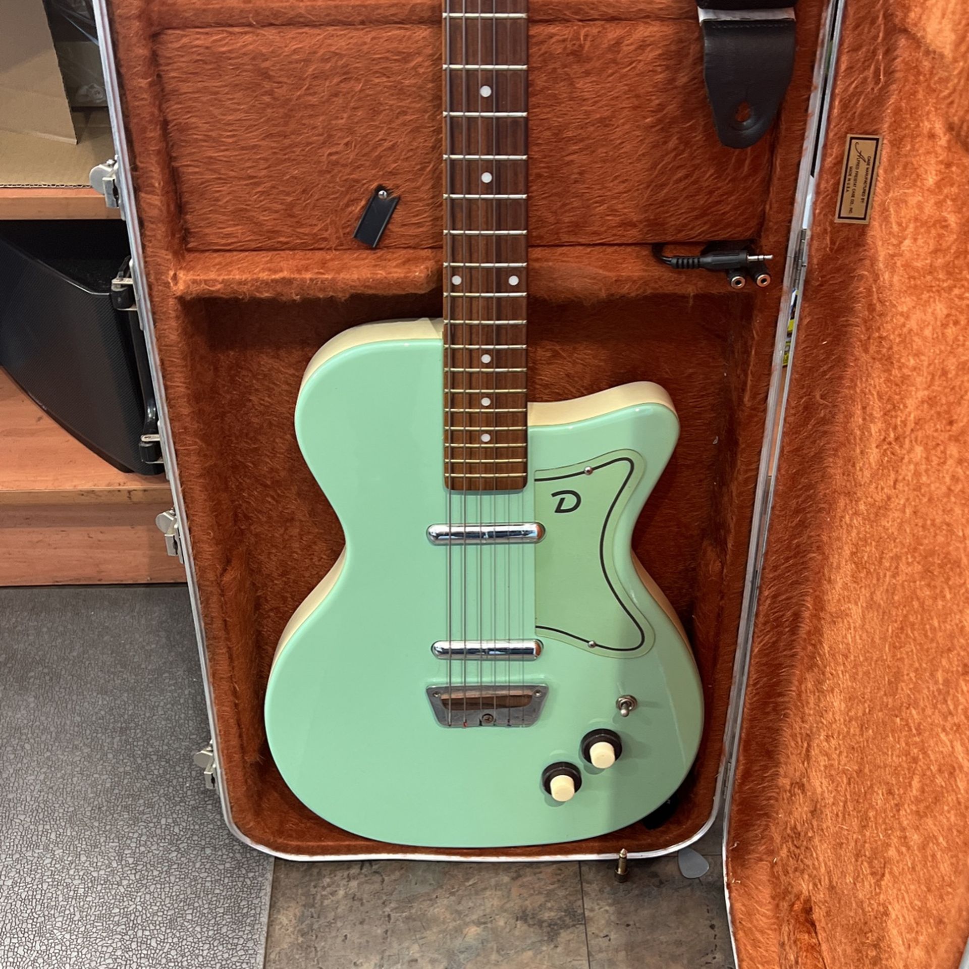 DAN ELECTRO GUITAR for Sale in Lawndale, CA - OfferUp