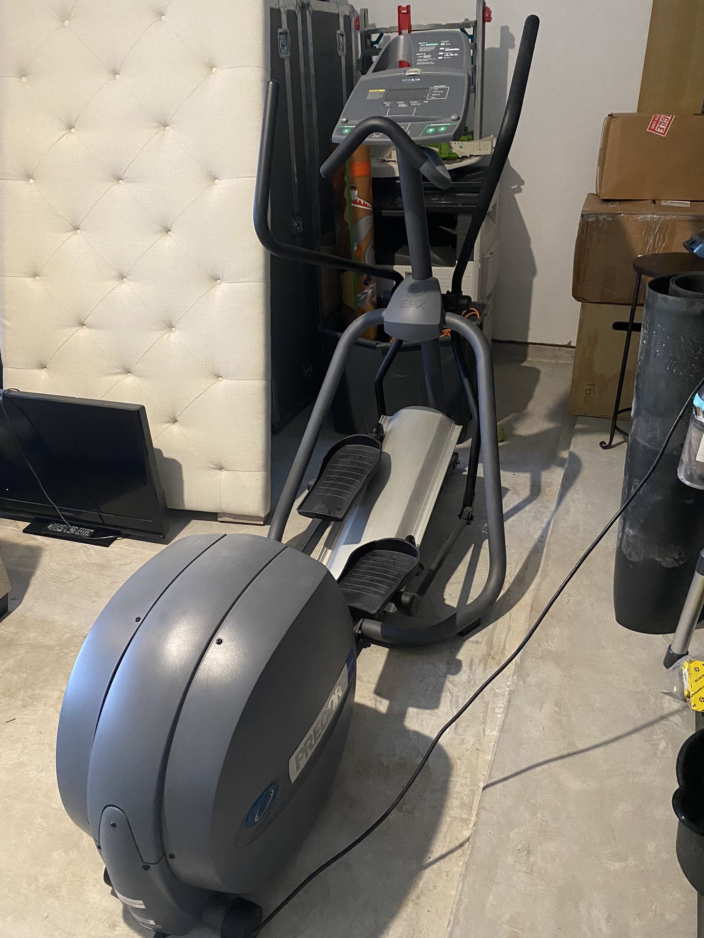 Precor Elliptical for Sale in Katy, TX - OfferUp