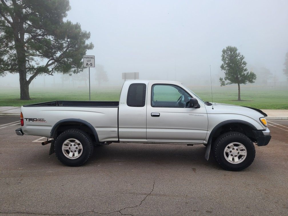 2000 Toyota Tacoma for Sale in Chino, CA - OfferUp