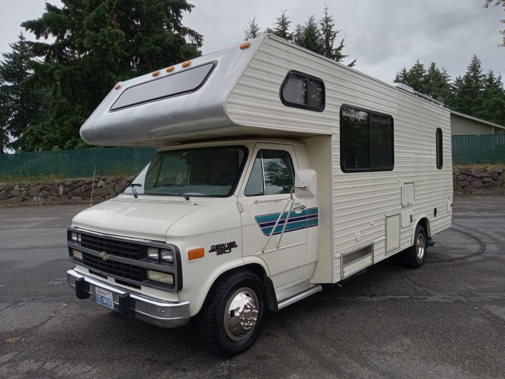 Chevrolet 23 FT RV C30 Low Miles Clean Title for Sale in Tacoma, WA ...