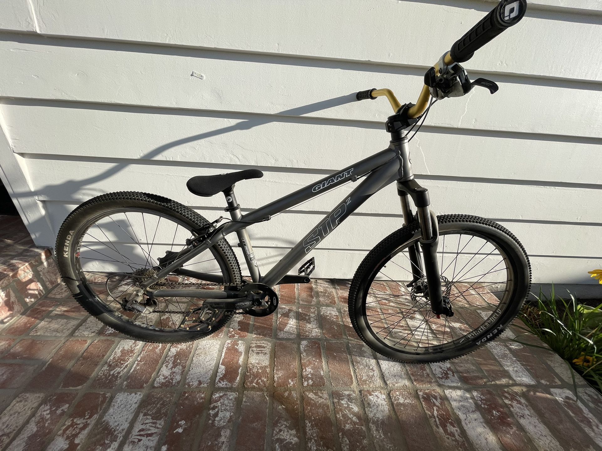 Giant STP 2 dirt jumper for Sale in Thousand Oaks, CA - OfferUp